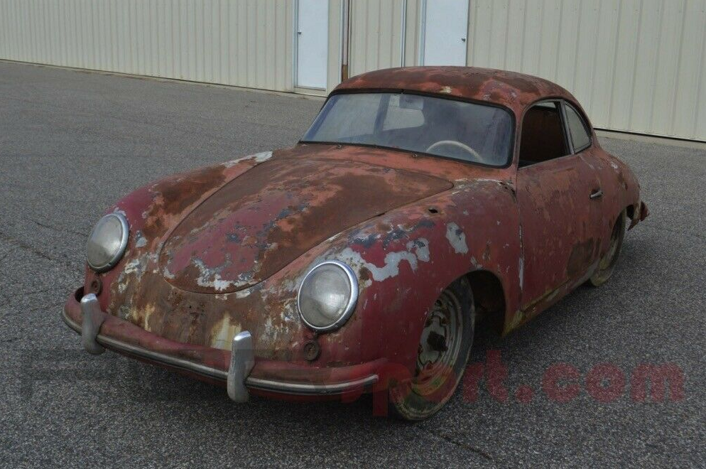 Još jedan zaboravljeni klasik: Prodaje se potpuno raspadnuti Porsche ...