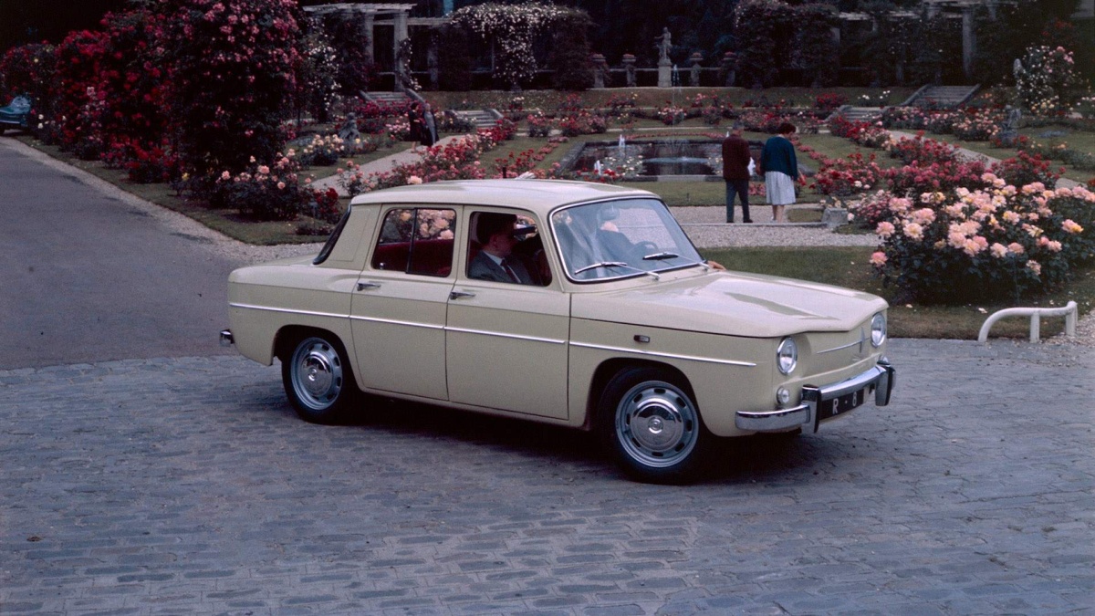 Šezdeset godina Renaulta 8: Obiteljska limunzina sa sportskim talentom ...