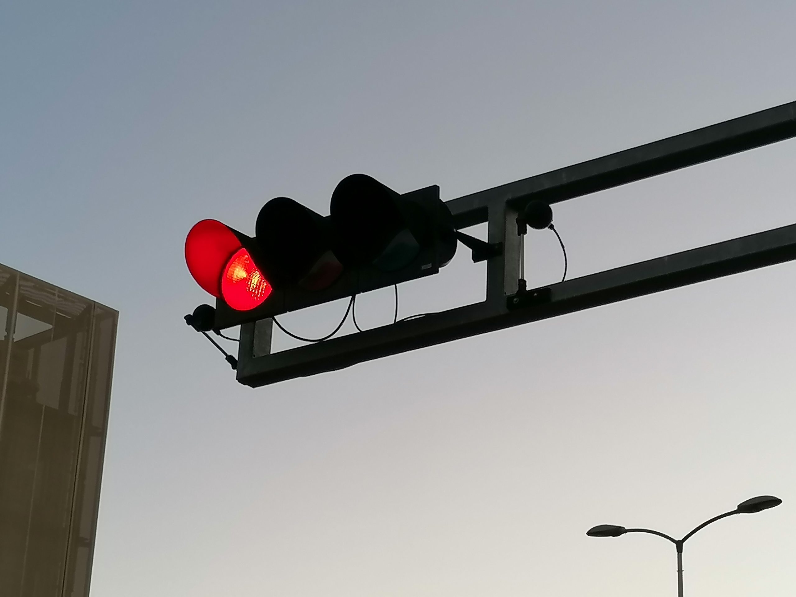 Dizajn semafora: Znate li zašto neki od njih imaju utore na staklima ...